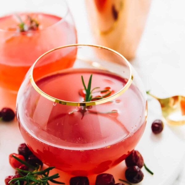 Winter Cranberry Gin Fizz Cocktail (With Cran-Rosemary Infused Simple ...