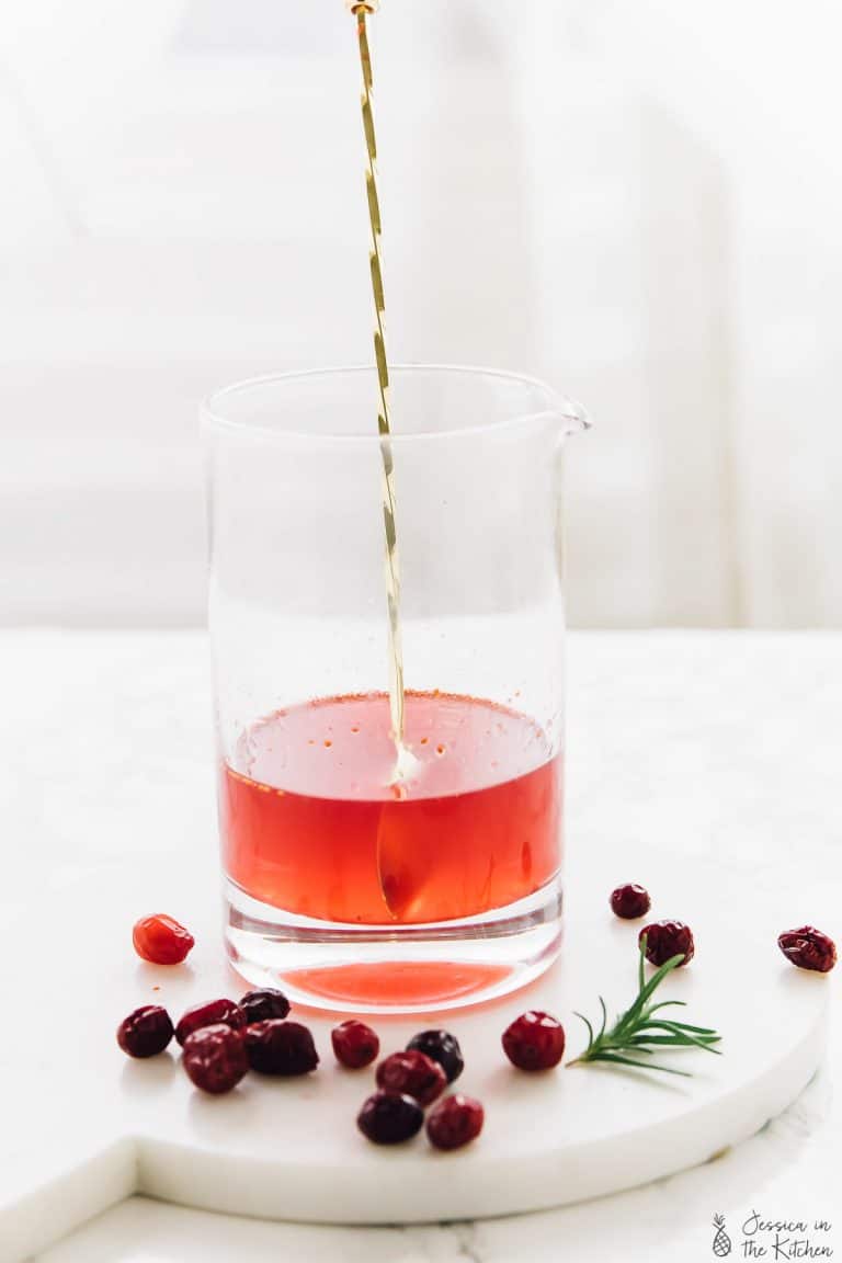 Winter Cranberry Gin Fizz Cocktail (With Cran-Rosemary Infused Simple ...